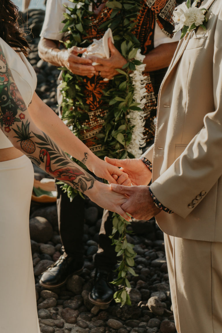 Jaclyn + Matt | Captain Cook Elopement